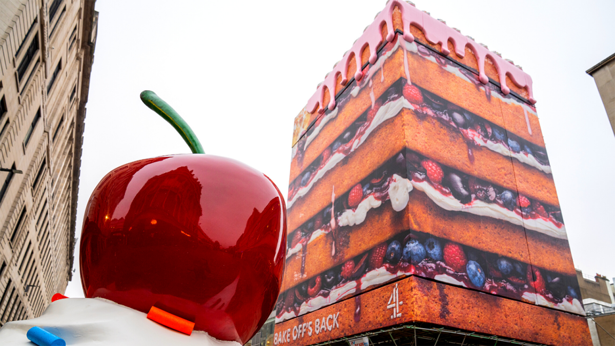 uksignboards.com | Glasgow building transformed into a giant cake to ...