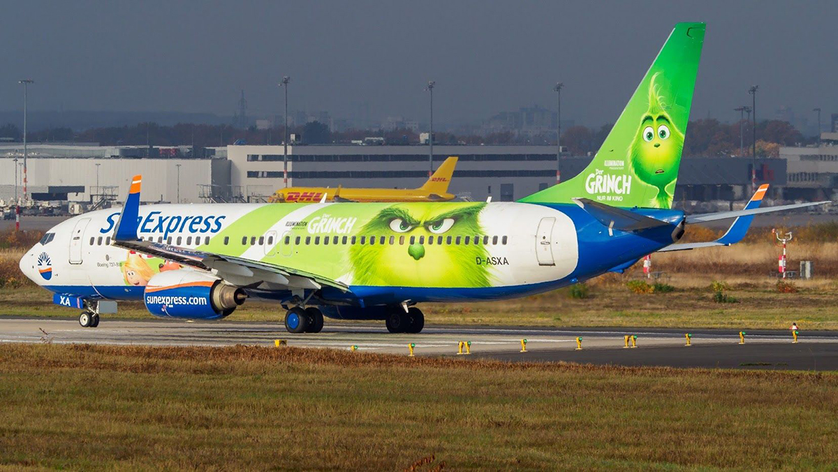 uksignboards.com | SunExpress aeroplane, wrapped up in time for Christmas!